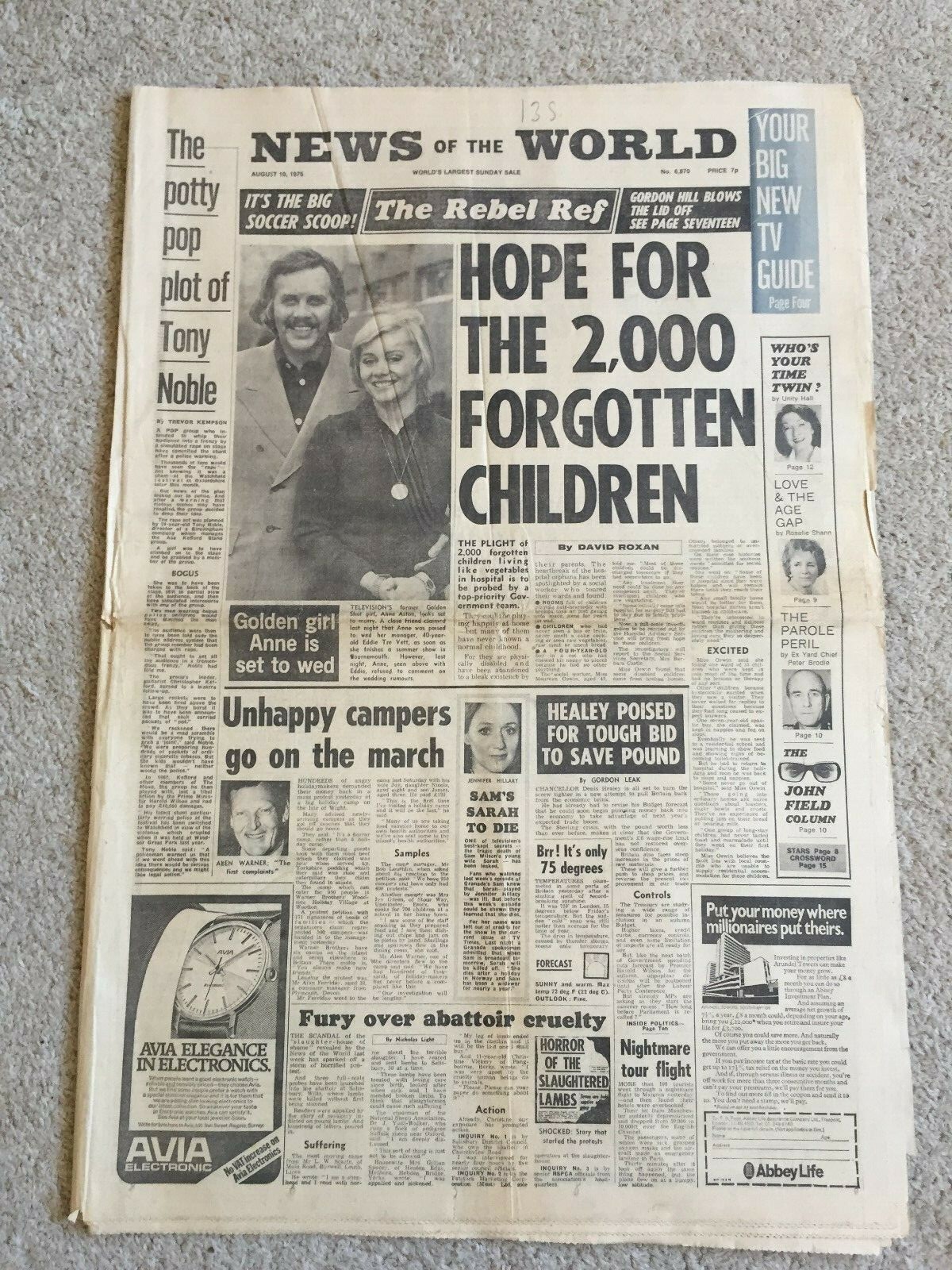 News of the World Newspaper 10th August 1975 Anne Aston Max Bygraves ...