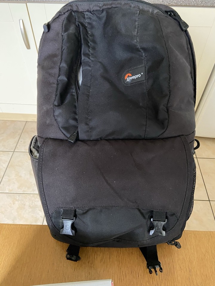 Canon EOS 550d Digital Camera Body & Lowepro Back Pack (boxed With ...