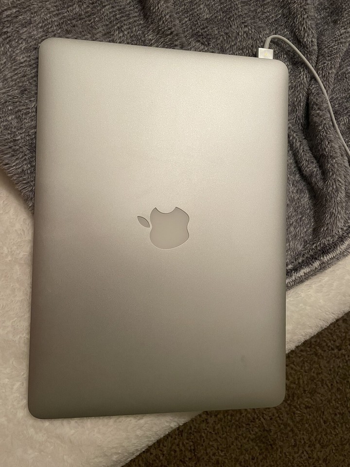 MacBook Air 13-inch, Early 2015. Processor 1.6GHz Dual-Core intel Core ...