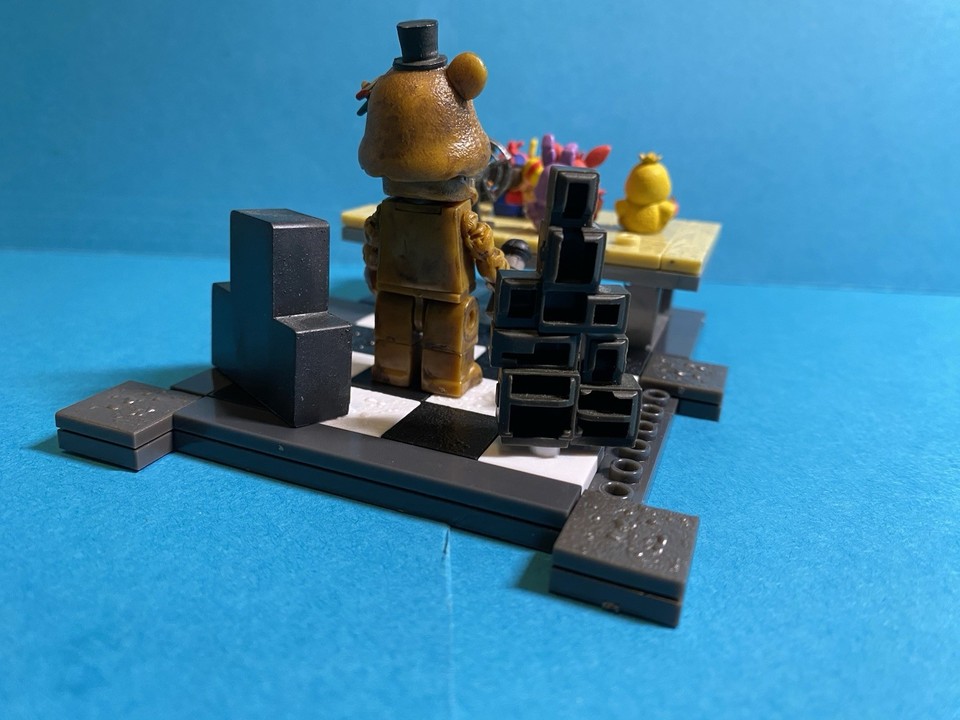 Mcfarlane Five Nights At Freddy’s FNAF Office Desk Set 12811 COMPLETE ...