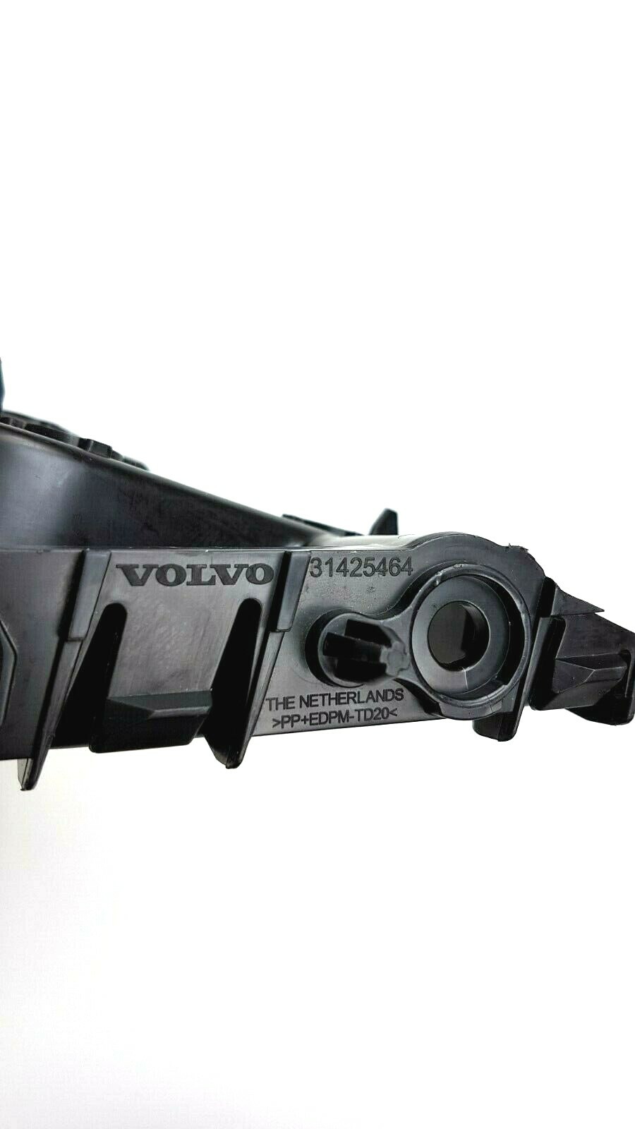 VOLVO S-60 2017 2.0 D4 D4204T14 RHD FRONT BUMPER RIGHT BRACKET OEM ...