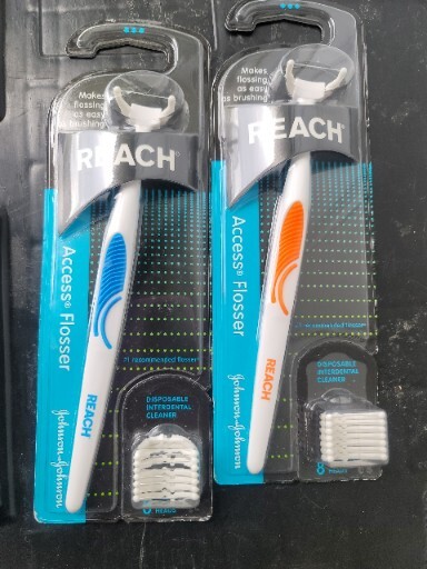2-Reach Access Flosser with 8 disposable heads each (Colors May Vary ...
