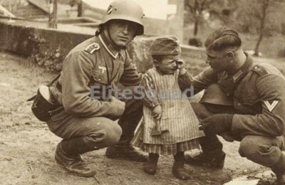WW2 Photo Two Wehrmacht soldiers comfort a crying Ukrainian girl 619 | eBay
