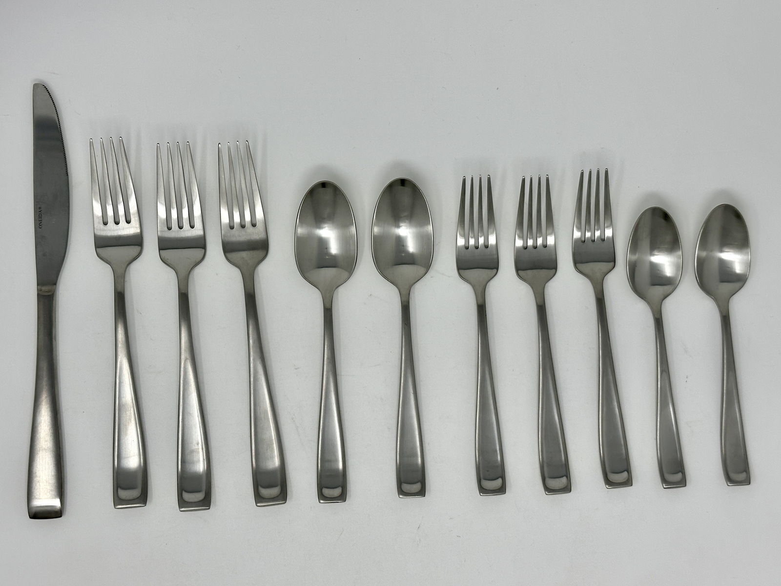 Oneida Satin Moda 11 Piece Fine Flatware Set Frosted Pattern | eBay