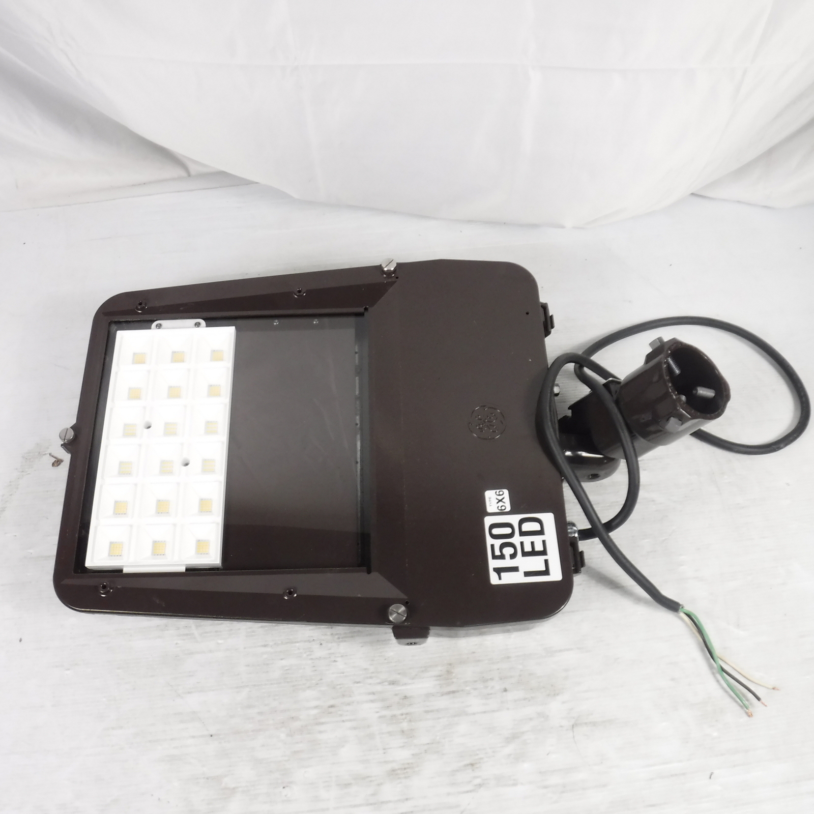 GE Evolve 150W LED Flood Light EFH1 Brown Knuckle Pole Mount | eBay