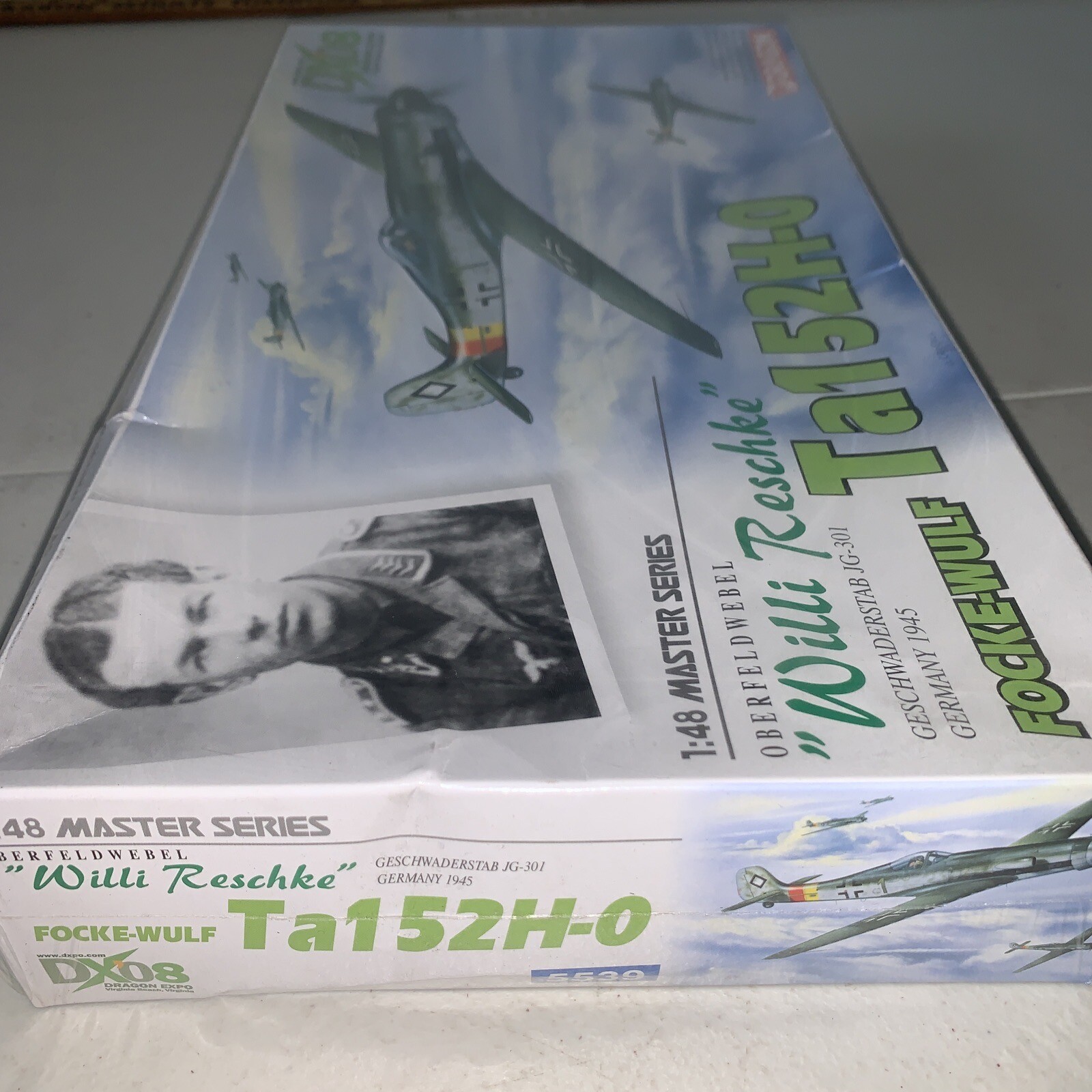 DRAGON MASTER SERIES FOCKE-WULF TA152H-0 WILLI RESCHKE 1:48 MODEL KIT ...