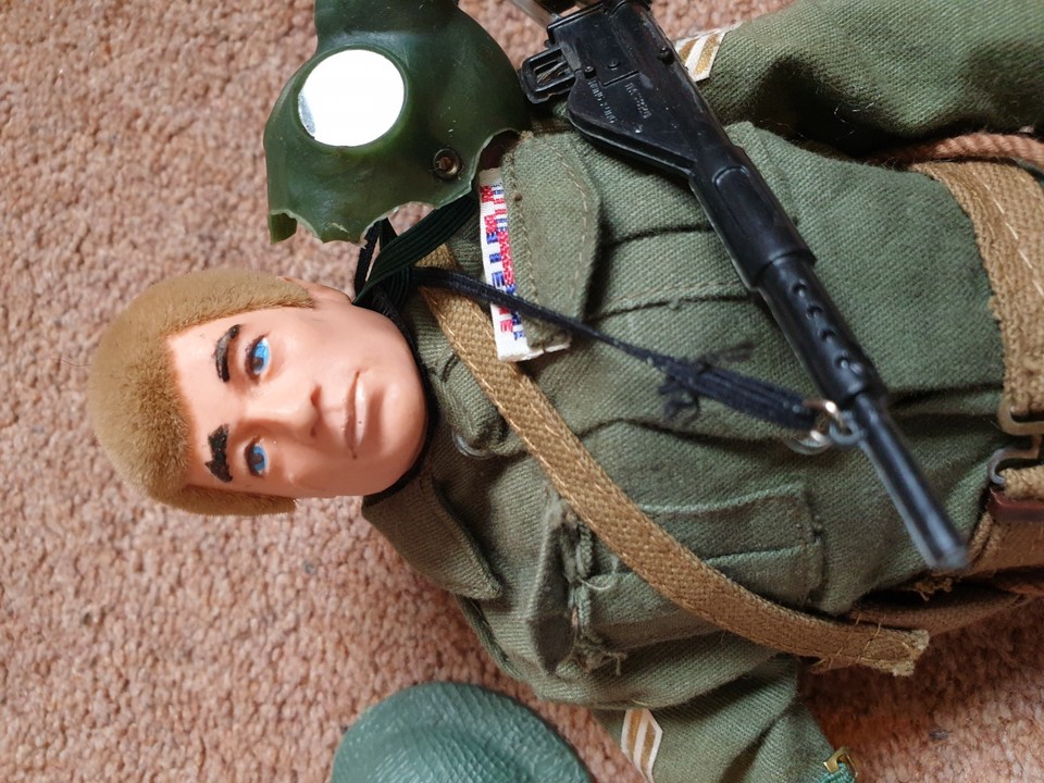 VINTAGE ACTION MAN with Blonde flocked hair blue Eyes full kit gas mask ...