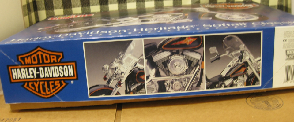 Revell Harley Davidson Heritage Softail Classic 1:8 Model 1995 NOB ...