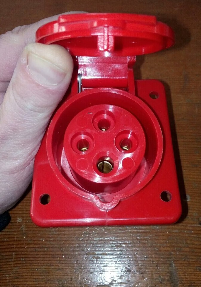 Female CEE Three-Phase Socket 3 P+T Flush-Mount with 4-Hole Fixing ...