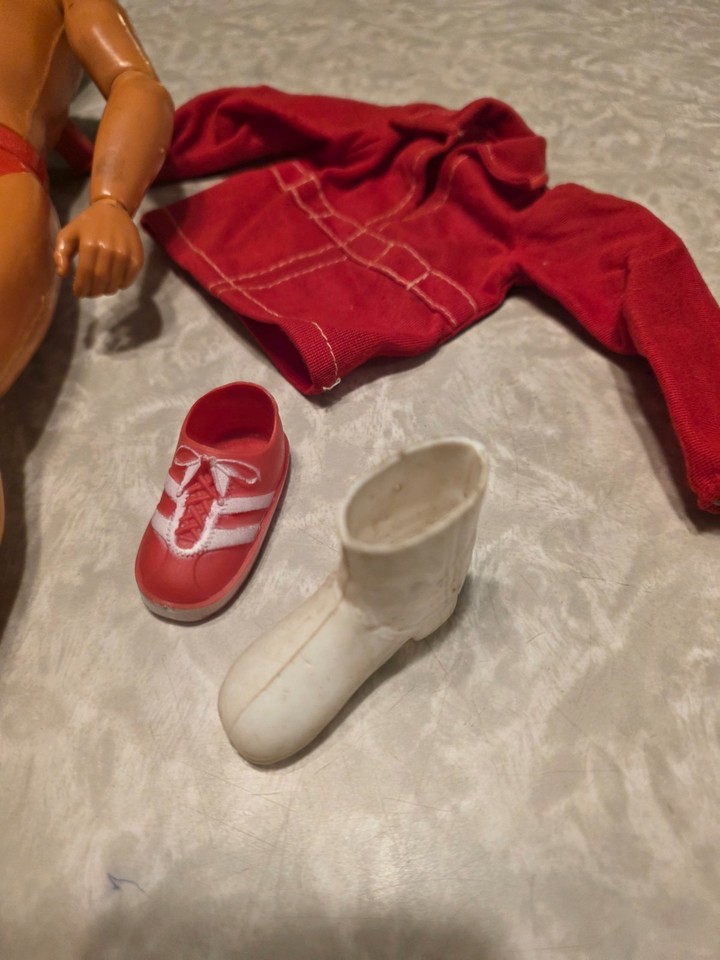 The Six Million Dollar Man 13-inch Action Figure with Clothing/Shoe ...