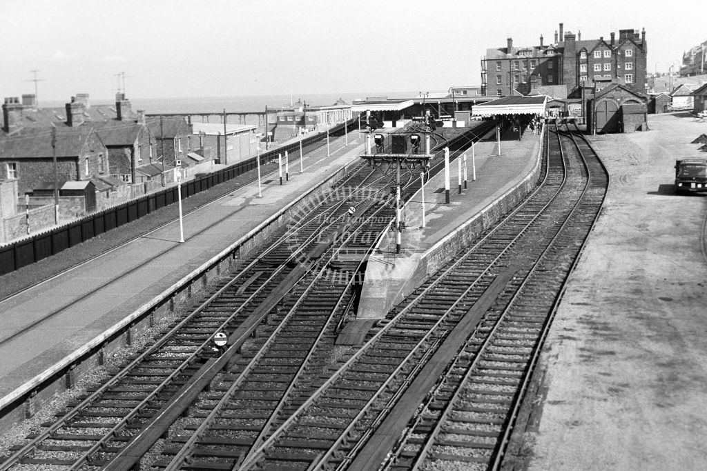PHOTO BR British Railways Station Scene - HUNSTANTON 12 | eBay UK