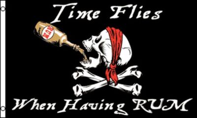 DRAPEAU PIRATE LE TEMPS PASSE AVEC LE RHUM 150x90cm - DRAPEAU CORSAIRE ...