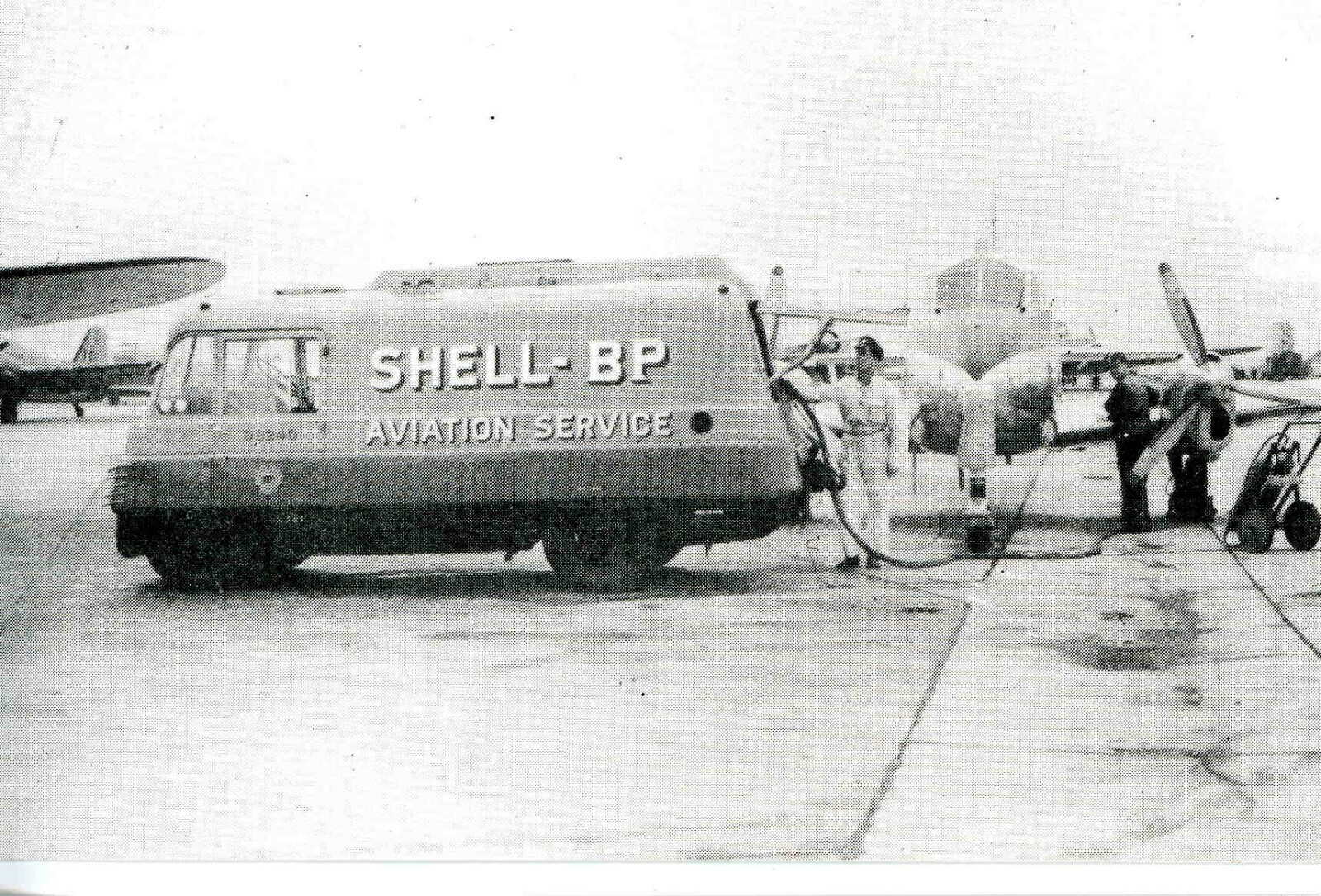 THOMPSON 'TWEED' AIRCRAFT REFUELLER - SHELL-BP (MOTORCARDS POSTCARD ...