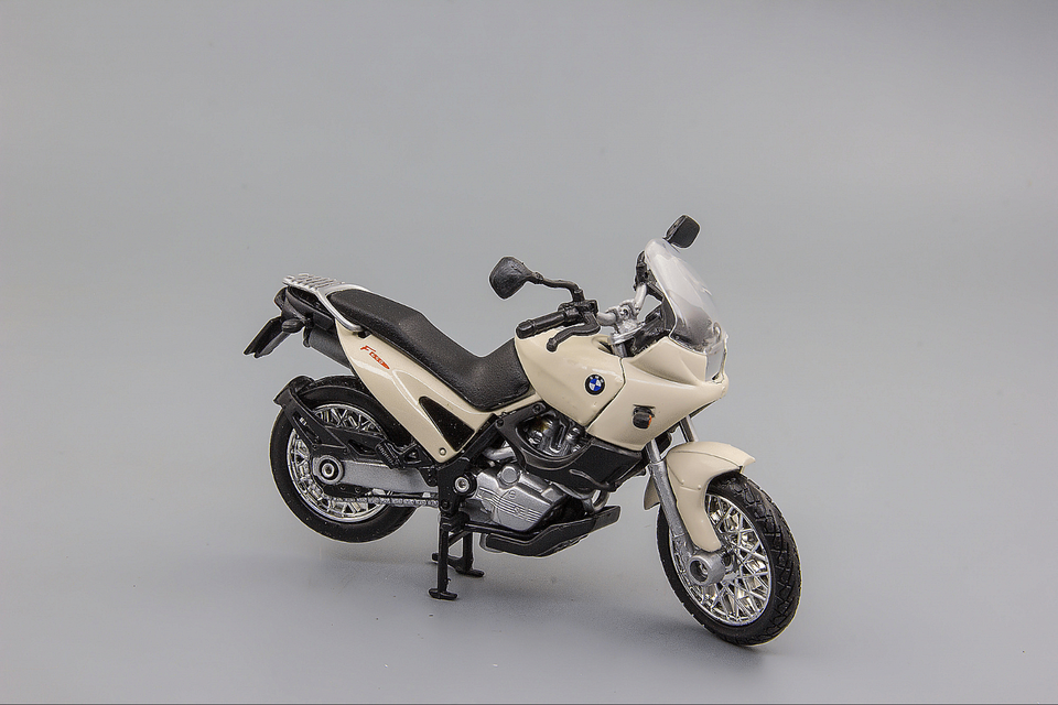 BMW F650ST White Motorcycle Model, Motormax Scale 1:18 | eBay