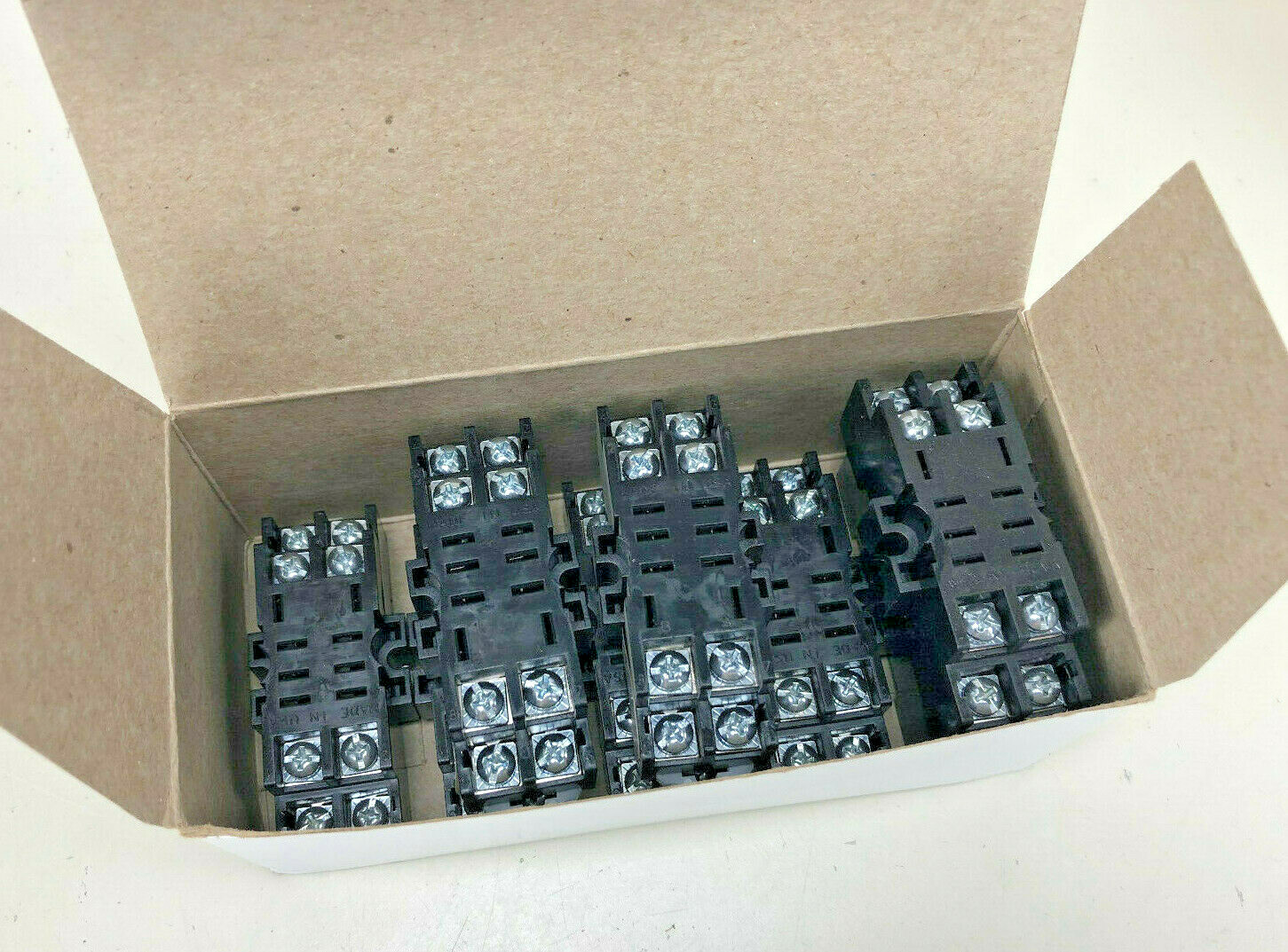 Box of 8 Deltrol Controls 33004-80 Relay Socket 310-SPDT/DPDT-DIN 300V ...