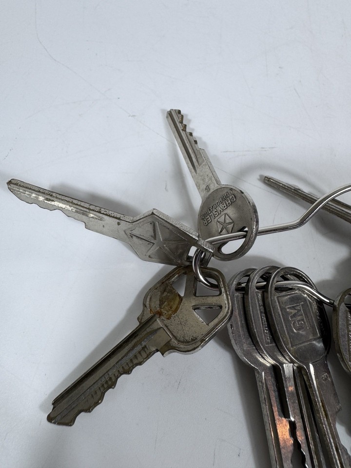 Vintage Car Keys Lot (14) GM General Motors & Chrysler Keys “Mark Of ...