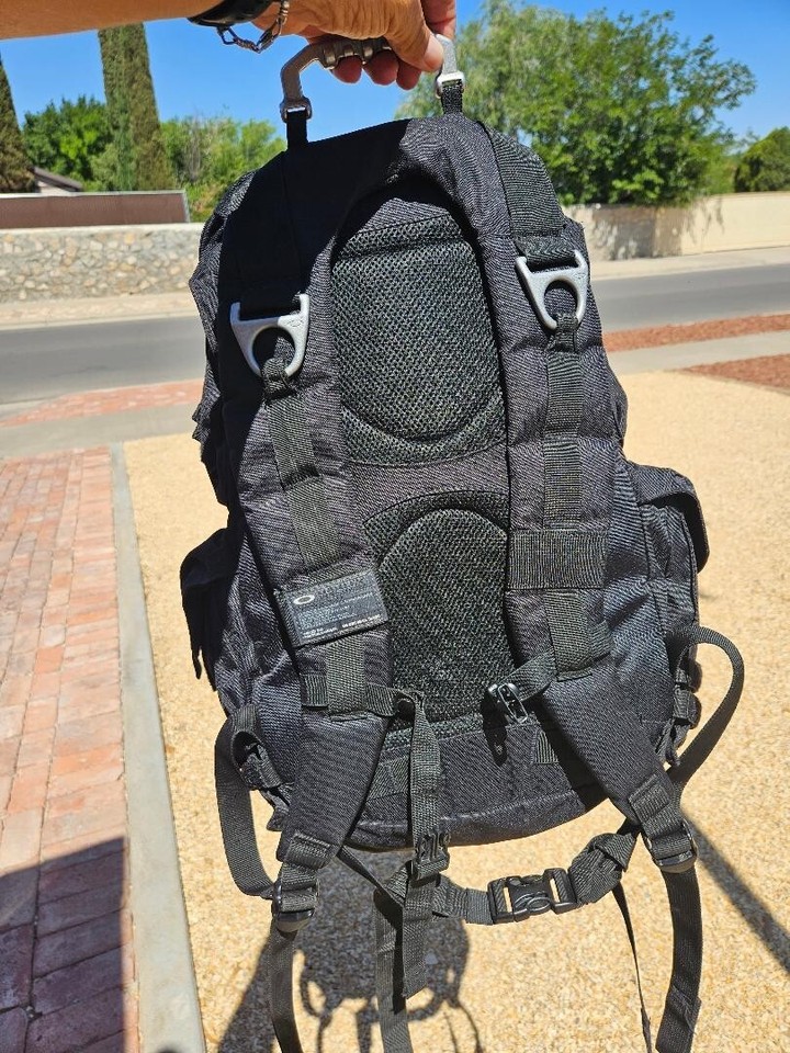 OAKLEY MECHANISM BACKPACK Shadow Black Tactical Field Gear Hiking Day ...