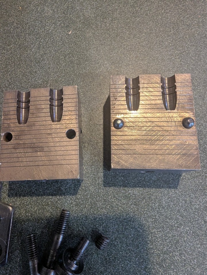 Lyman 225415 Double Cavity Bullet Mold 55gr 22 Caliber Lead Bullet ...