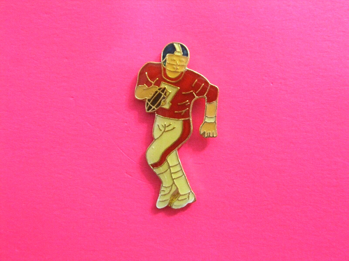 QUARTERBACK SMALL VINTAGE PIN BADGE BUTTON UK IMPORT | eBay