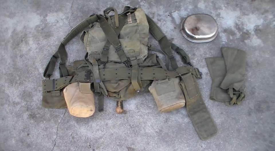 Old US WW2 to Vietnam War era M-1945 Combat Backpack & Shovel ...