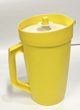 Tupperware Bright Yellow Pitcher 2 Quart Push Button Lid 1575-11 NOS ...