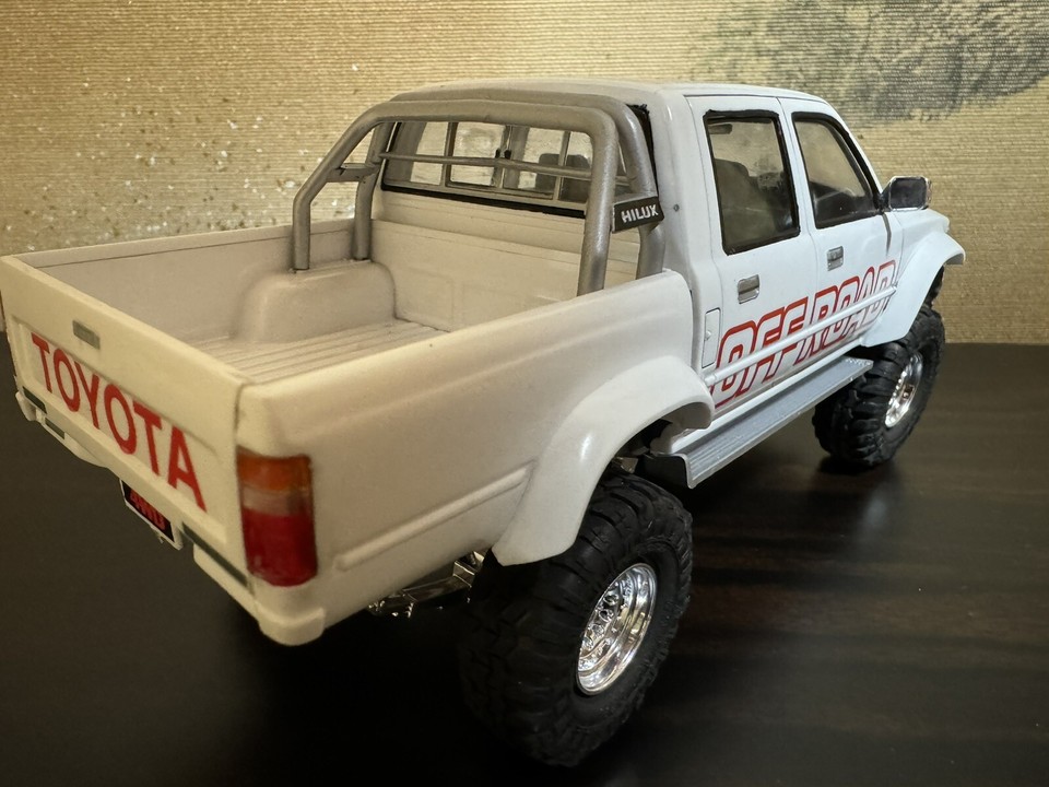 Aoshima 1/24 Built & Painted Toyota Hilux LN107 Off-road Customized | eBay