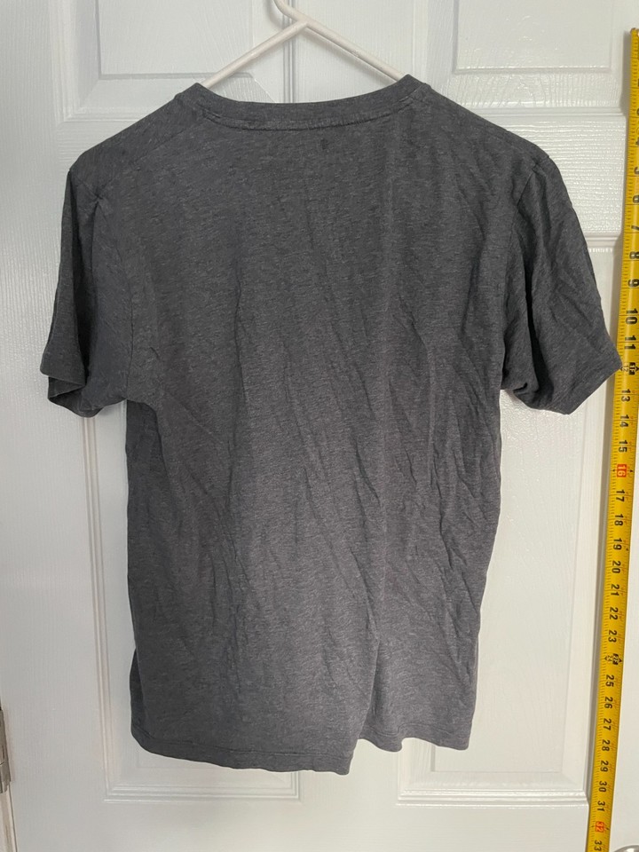 Uniqlo Gray Crew Neck T Shirt MENS Size S Short Sleeve Casual Basic Tee ...