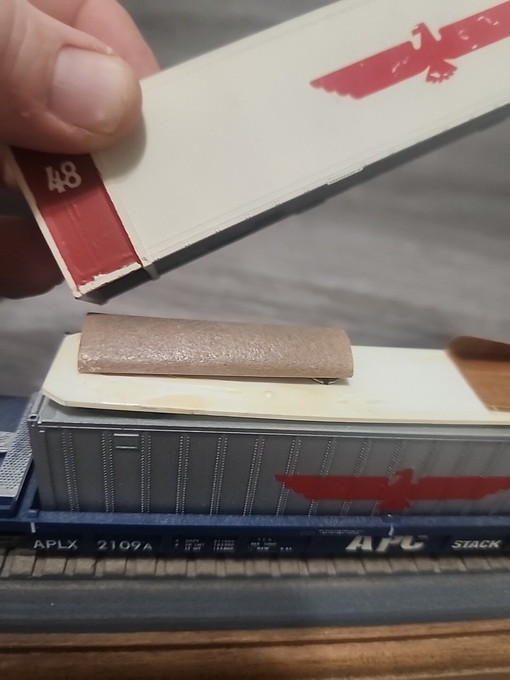 Walthers APC APLX Double Stack Cars w/Containers On Track And Display ...