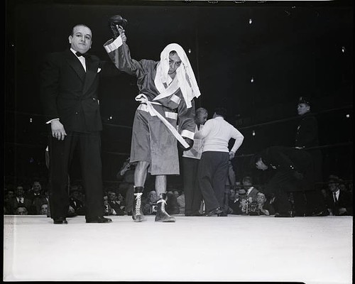 Referee In Ring Holds Willie Pep'S Hand 1949 OLD BOXING PHOTO | eBay