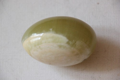 Oeuf en cristal vert, peut-être howlite. | eBay