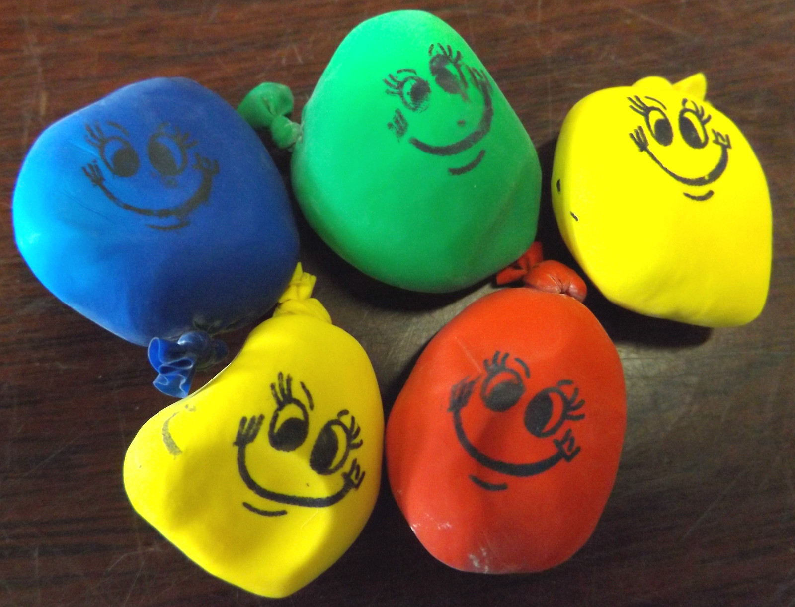 10 or 20 small happy faces squishy mood stress balls gift loot bag ...