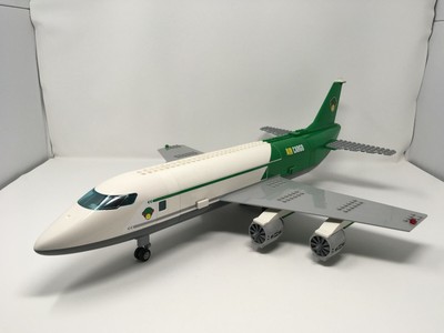 Lego City Airport Cargo Terminal 60022 Set W Plane