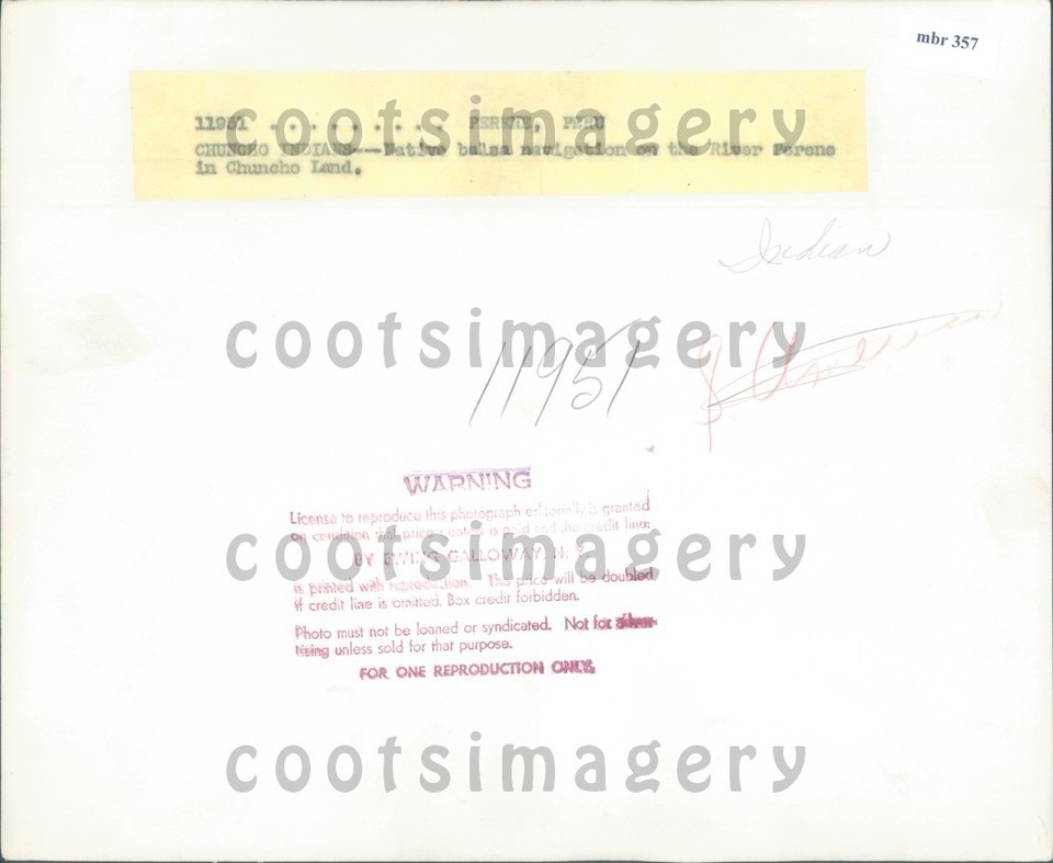 Ch'unchu Native Americans Stand on Boats Perene River Peru Press Photo ...