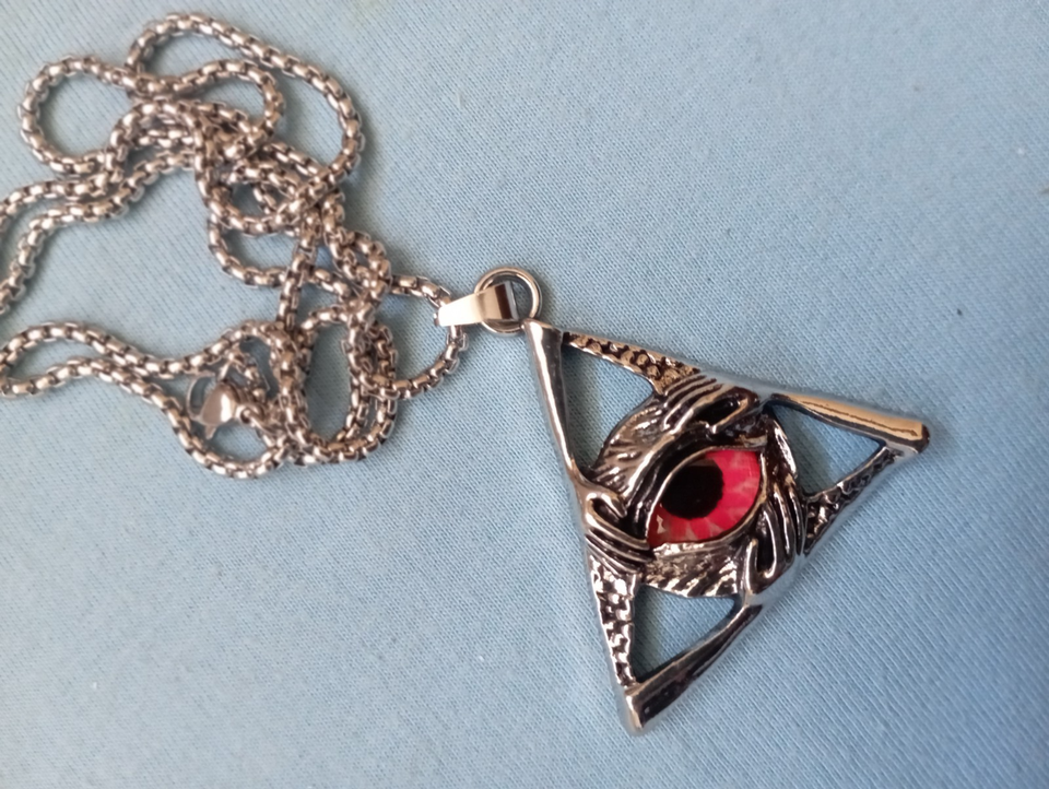 STPC 097 = Egyptian Pyramid eye of Horus 40mm wide steel 40mm 23" chain ...