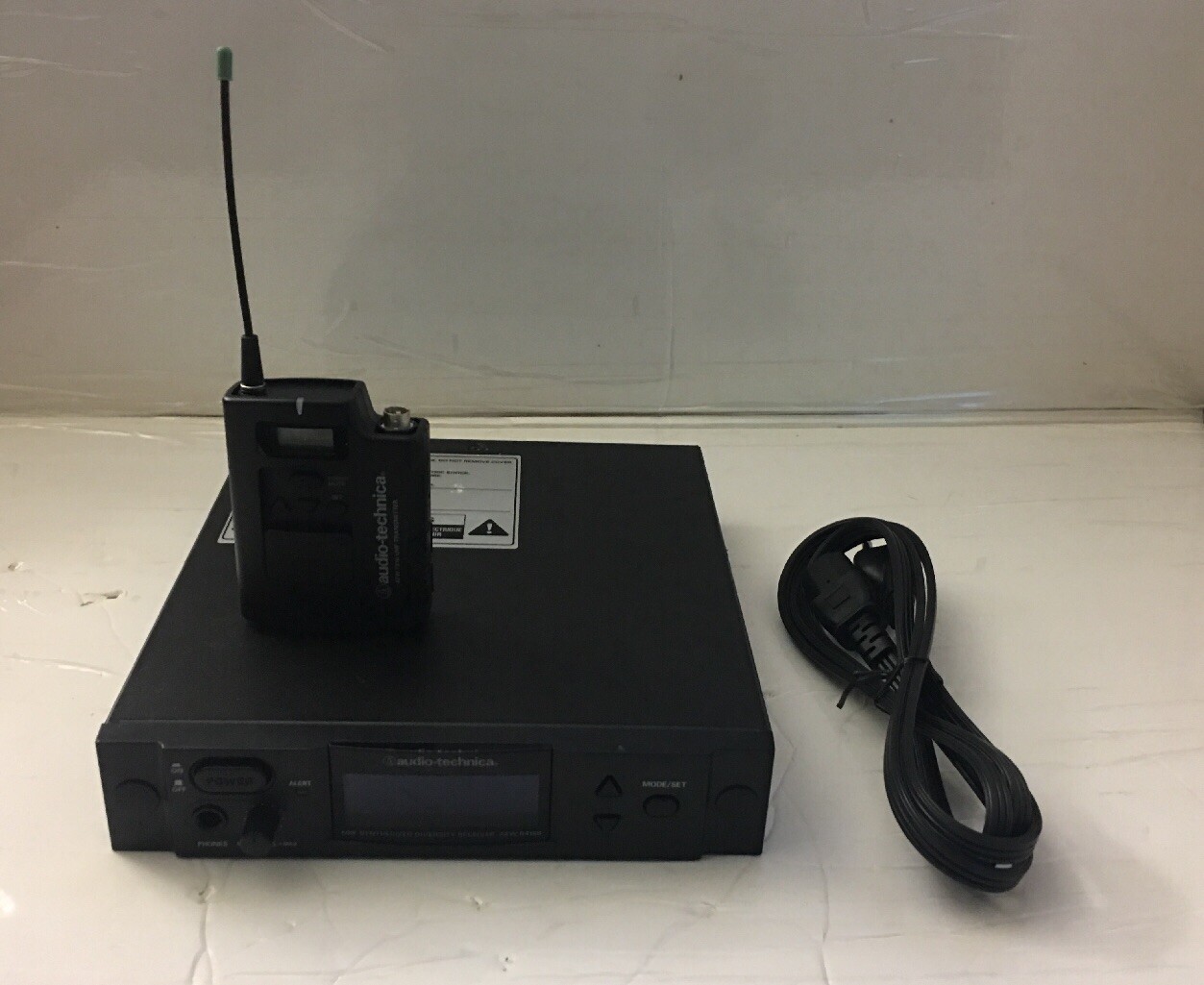 Audio-Technica AEW-R4100 (655-680MHz ) +ATW-T310 UHF Transmitter. | eBay