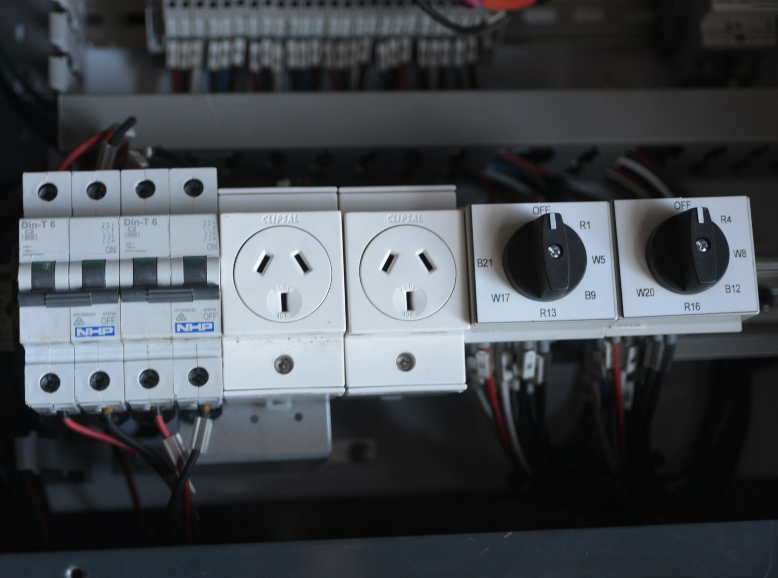 NHP Concept Premier Plus panel 24 POLES RCD timer distribution ...