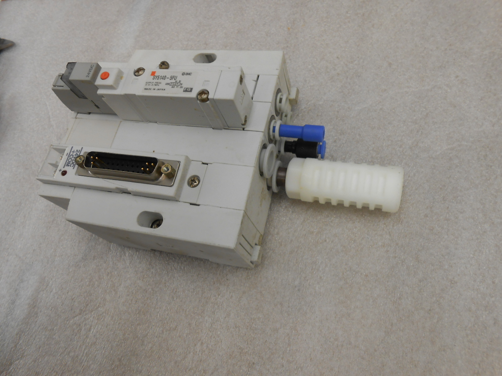 SMC SY5140-5FU SOLENOID VALVE AND DIN MANIFOLD W/ 24VDC +COM | eBay