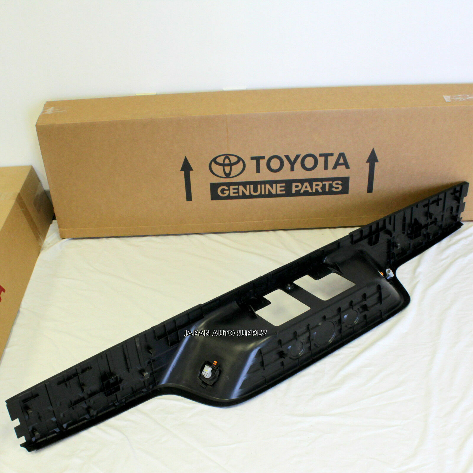 GENUINE TOYOTA 2007-2013 Tundra REAR BUMPER STEP PAD COVER w/ LIGHTS ...
