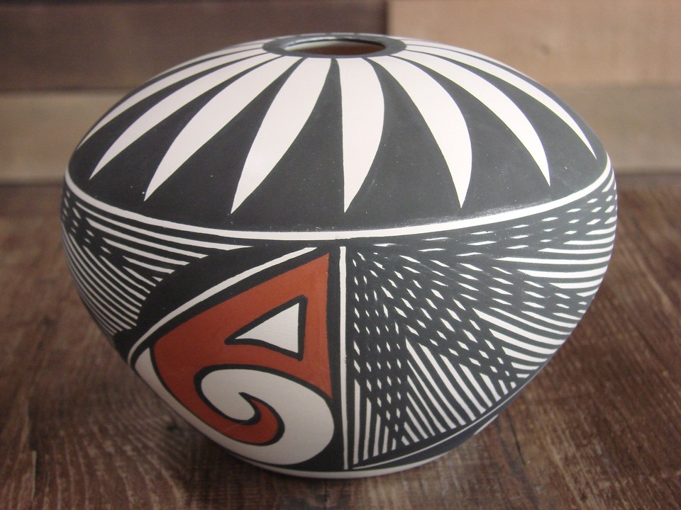 Native American Acoma Pueblo Fine Line Hand Painted Pottery by L. Joe ...