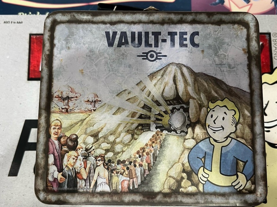 HUGE Fallout Bundle: Bobble, Monopoly, Fallout 4 Xbox One, Lunchbox ...