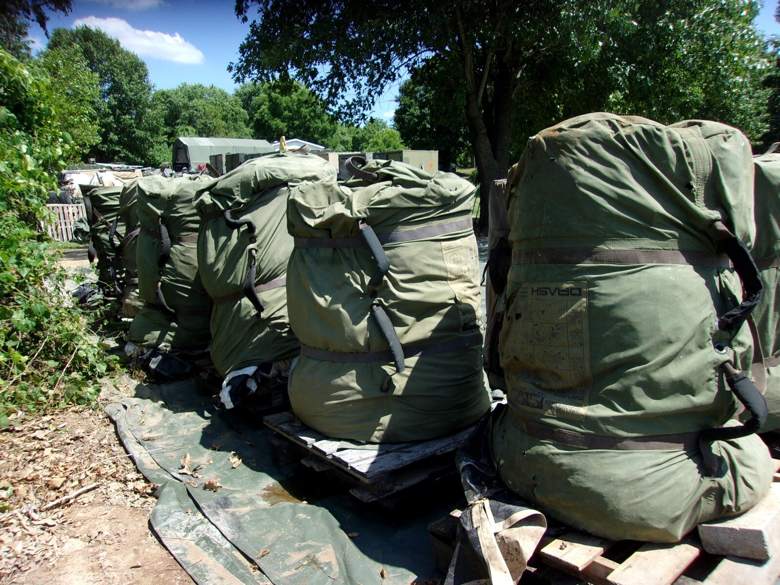 6.. MILITARY DRASH ARMY TENTS LARGE XB SERIES CAMP HUNT --CONDITION IS ...