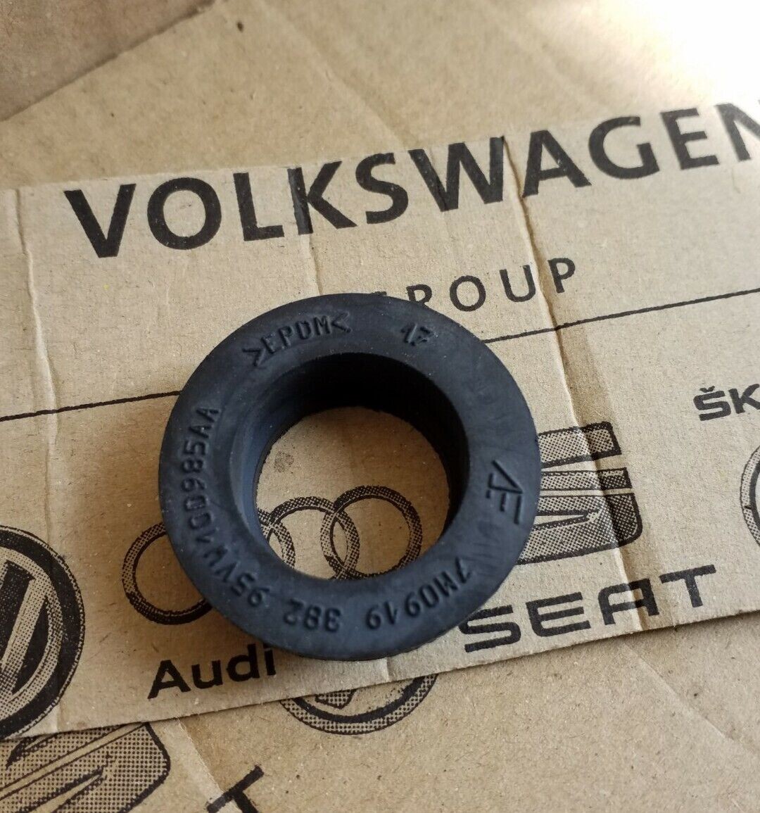 GENUINE VW AUDI SKODA WASHER FLUID WATER LEVEL SENSOR SEAL 7M0919382 | eBay