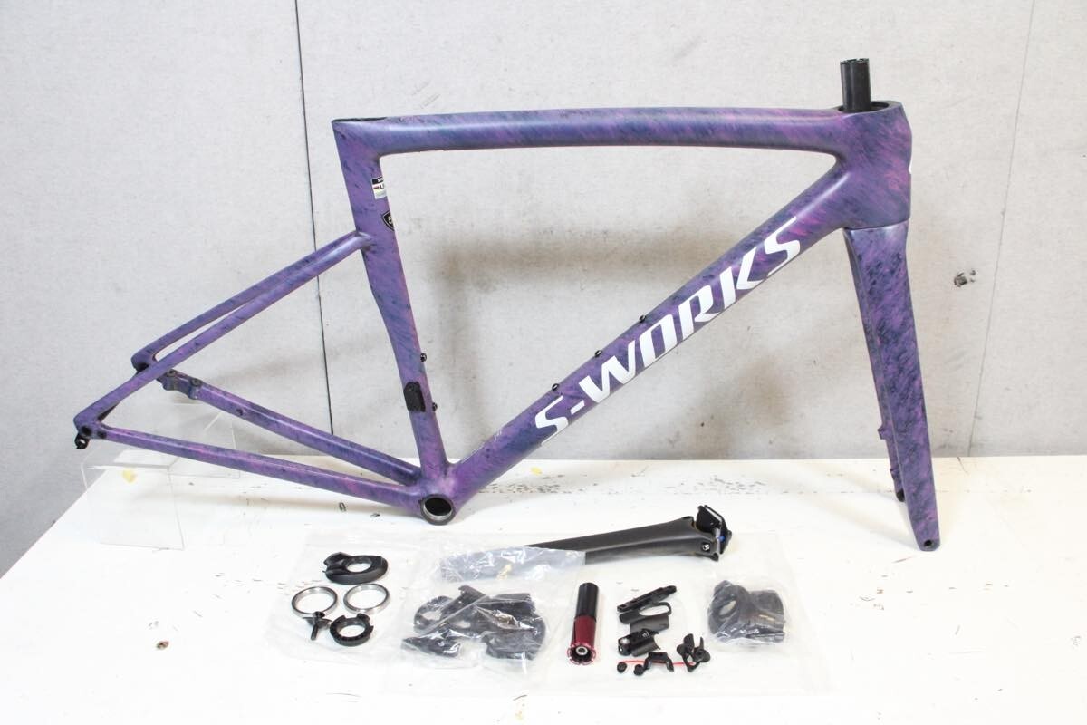 SPECIALIZED S-WORKS TARMAC SL8 Rebel Pink Deep/Impasto SPECIALIZED S-WORKS TARMAC SL8 Rebel Pink Deep/Impasto