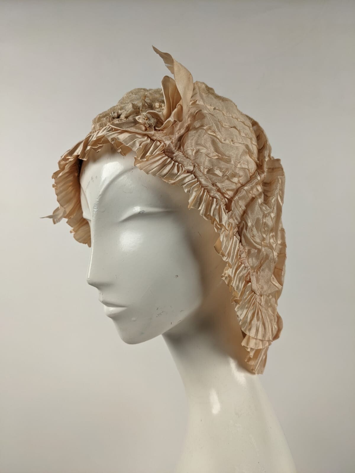 ANTIQUE EDWARDIAN SILK & LACE BED BONNET W RUFFLE EDG… - Gem