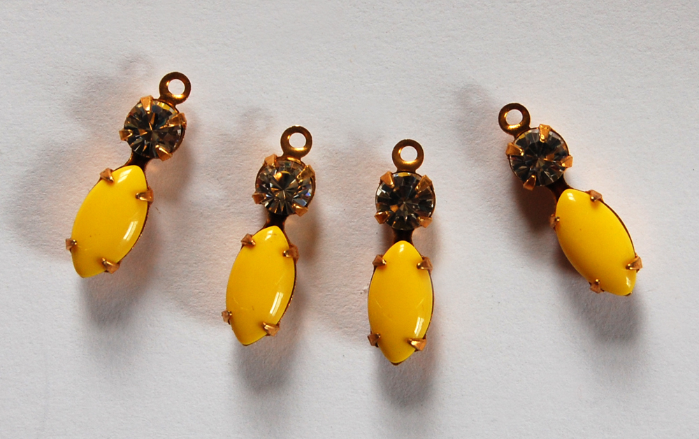 VINTAGE 4 OPAQUE GLASS SWAROVSKI RHINESTONE MARQUIS PENDANT BEADS ...