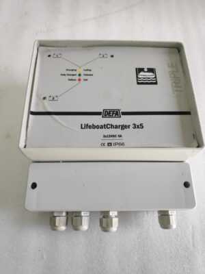 DEFA Triple Lifeboat Charger 700116 4041LBTRI42, 3x12VDC 5A, (3 X 5A ...