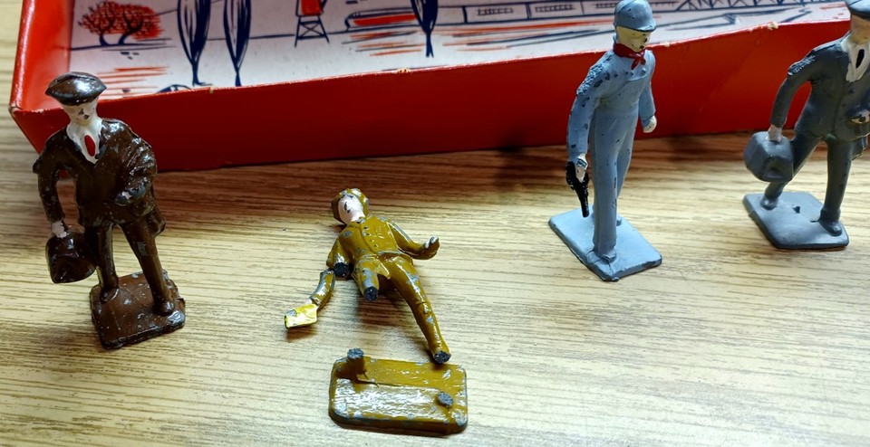 Vintage Lincoln Logs Railroaders Metal Figures Set #30 w/ Box – Lionel ...