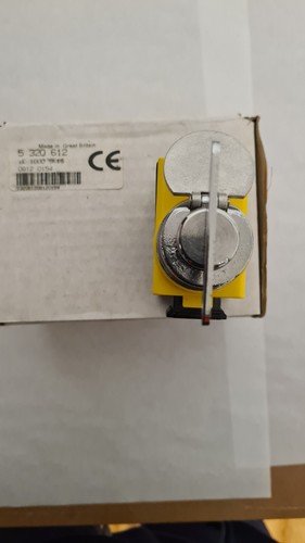 SICK IE1000 SK15 KEYED INTERLOCKING SWITCH | eBay