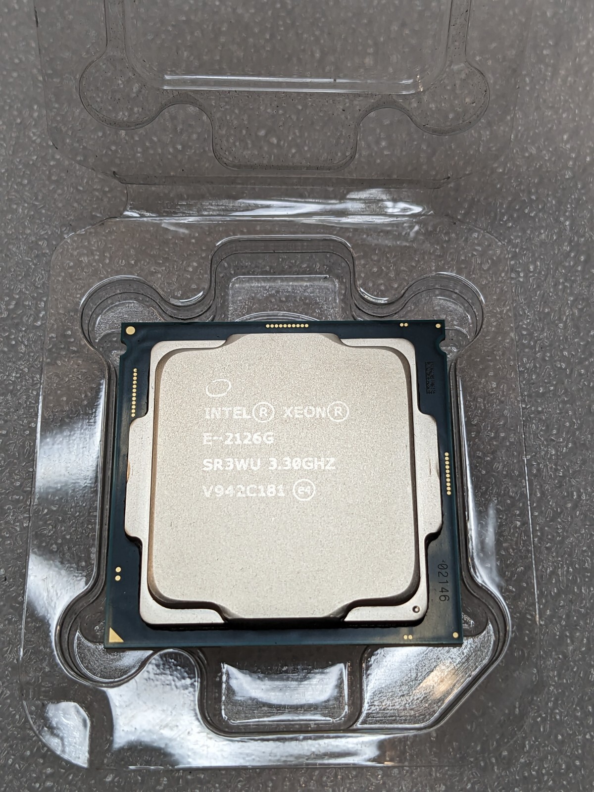 Intel Xeon E-2126G - 3.3 GHz Hexa-core (CM8068403380219) Processor for ...