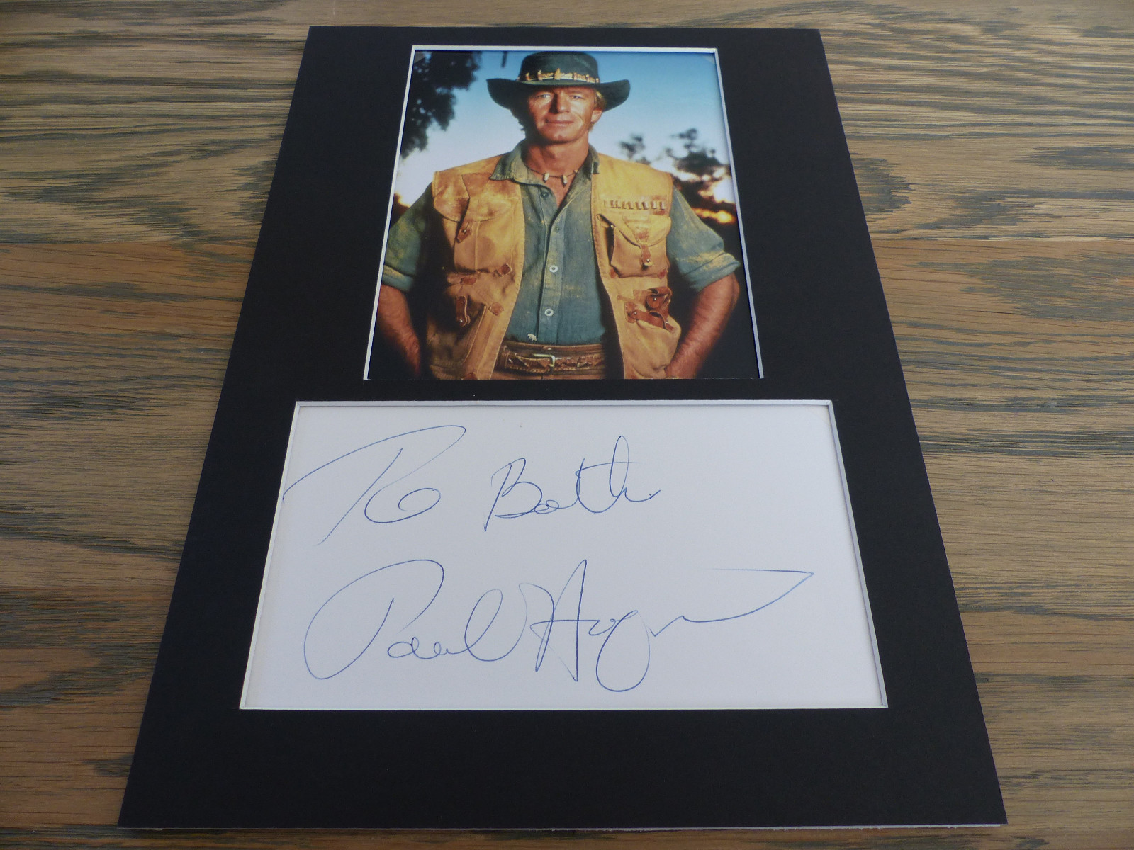 PAUL HOGAN signed Autogramm signiert „CROCODILE DUNDEE“ Passepartout ...